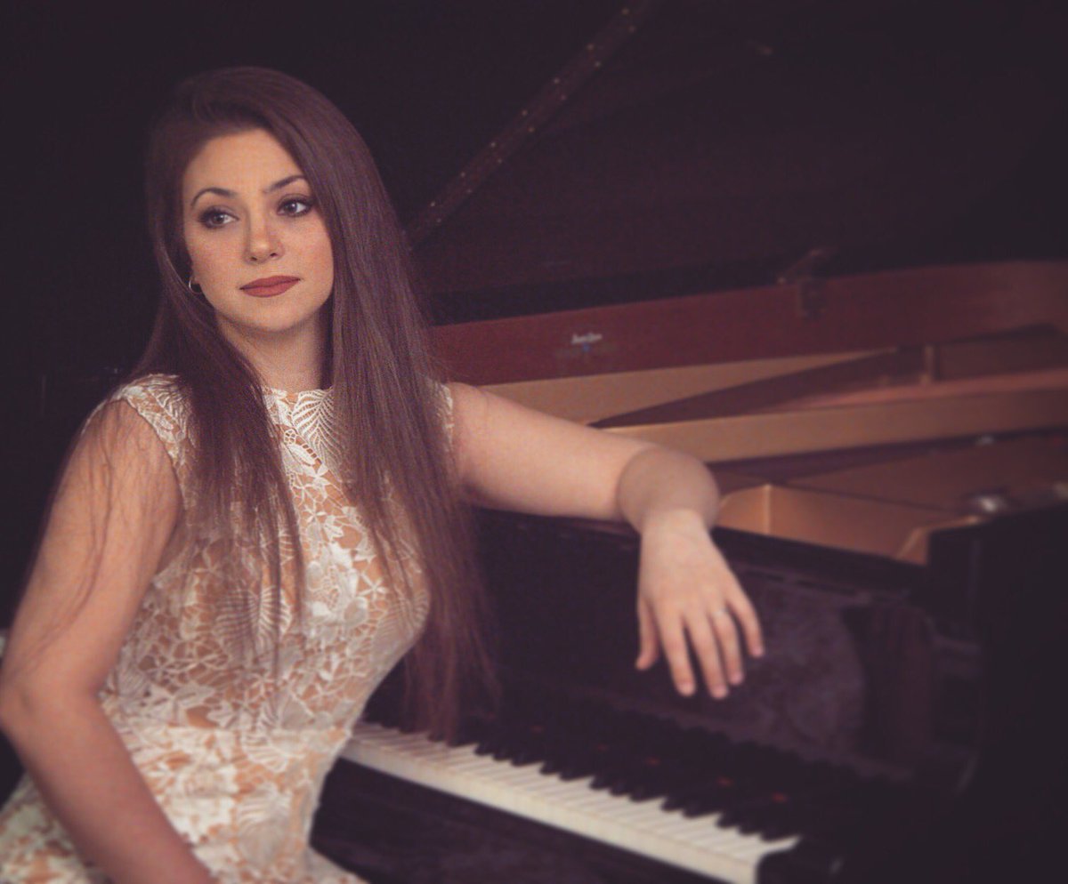 Lara Melda | Stoller Hall